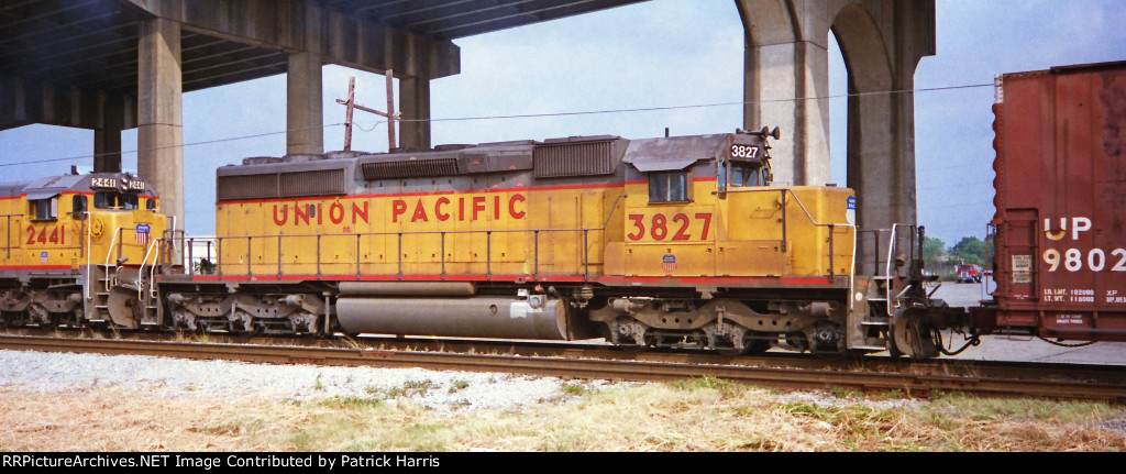 UP 3827 X-MKT 619 SD40-2 moves westbound on CSX behind the Gentilly Schwegmanns by Almonaster ...